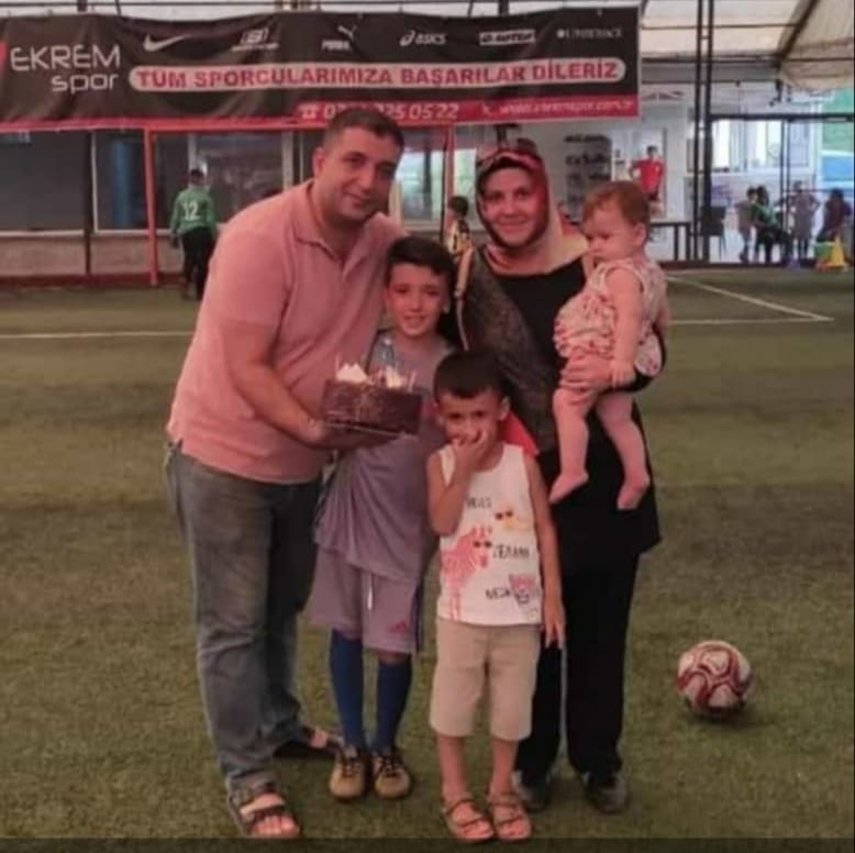 Baki Şimşek, Eşi ve Üç Çocuğu ile Depremde hayatını kaybettiler.